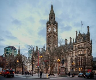 ¿Qué es mejor visitar Manchester o Liverpool?